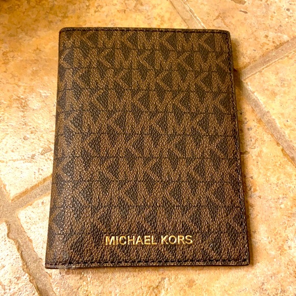 Michael Kors | Bags | Michael Kors Jet Set Travel Passport Holder ...